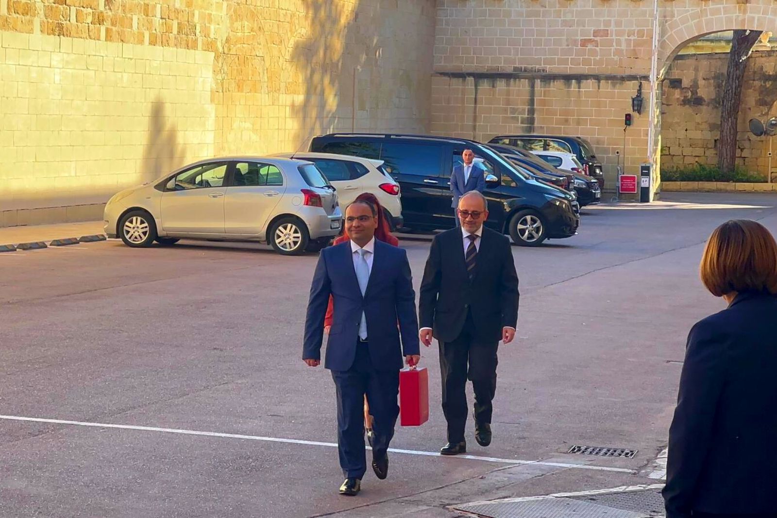 BIL FILMAT Il Ministru Caruana Bil Budget G and Il President ONE